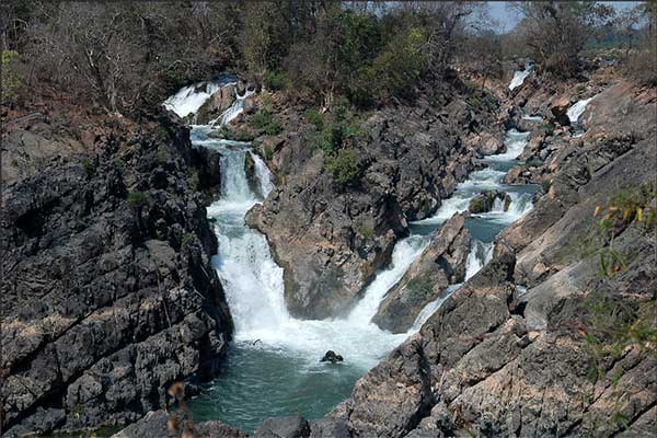 Li Phi falls - The Most Powerfull Waterfall in Don Khon - Asia Open Tours